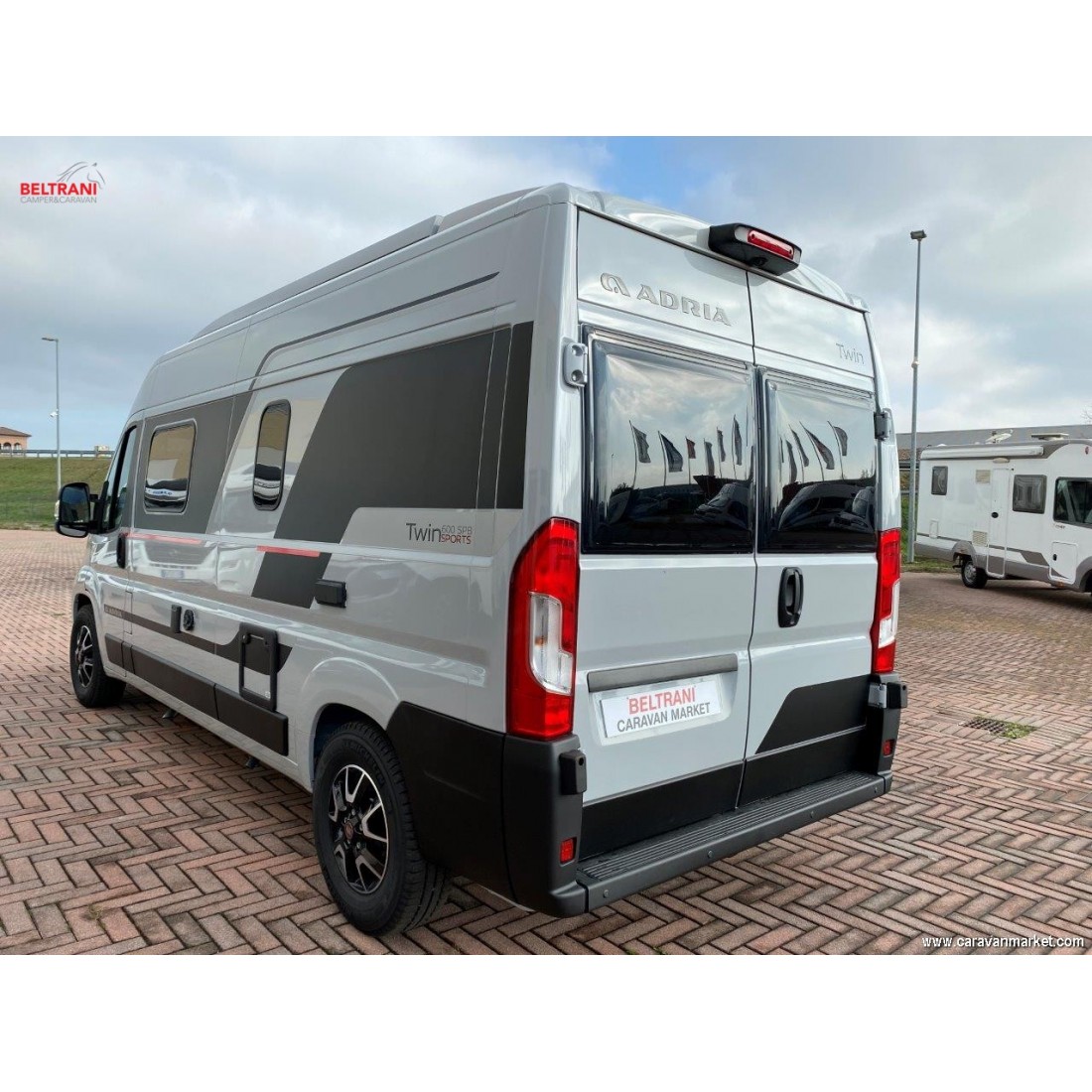 Van Nuovi | Adria Twin Sports 600 SPB