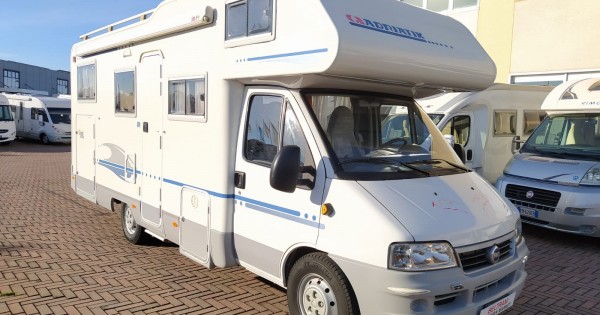 adria-coral-660-sp-2003 (1)-600x315w.jpg